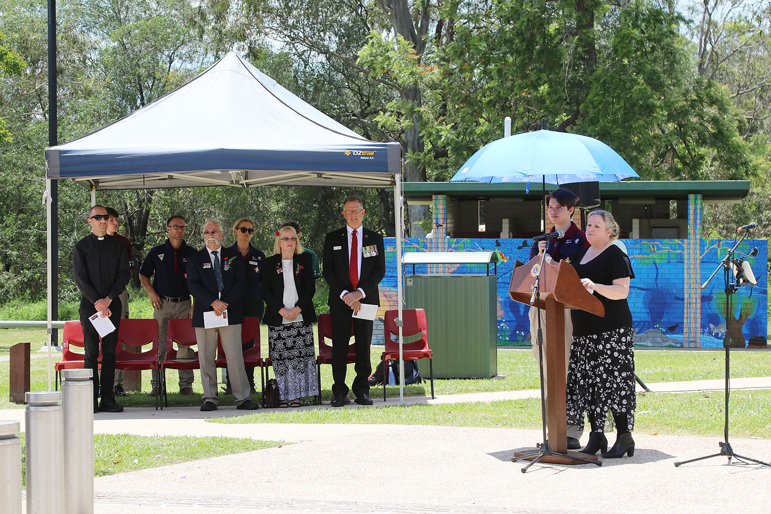 Community Gathers @ Tamborine Cenotaph - Tamborine Bulletin